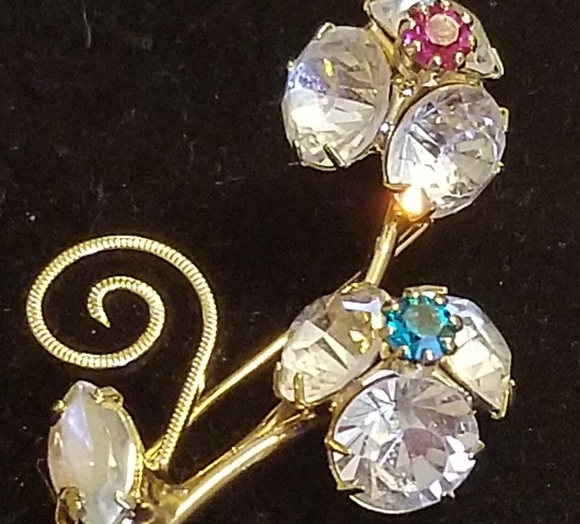 Jewelry | Lovely Flower Pin | Poshmark
